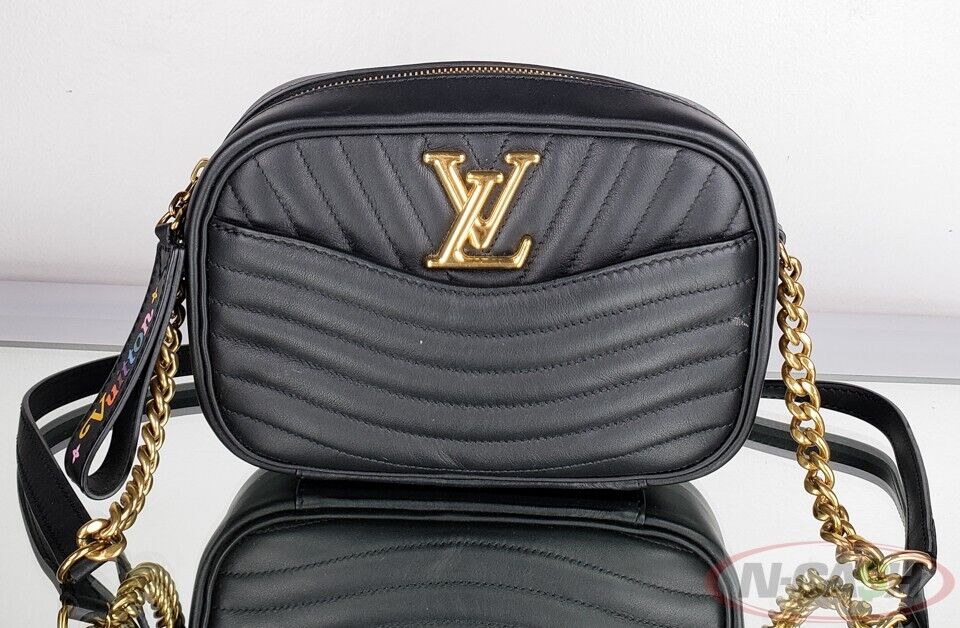 Louis Vuitton Black New Wave Quilted Leather Camera Bag | N-Cash